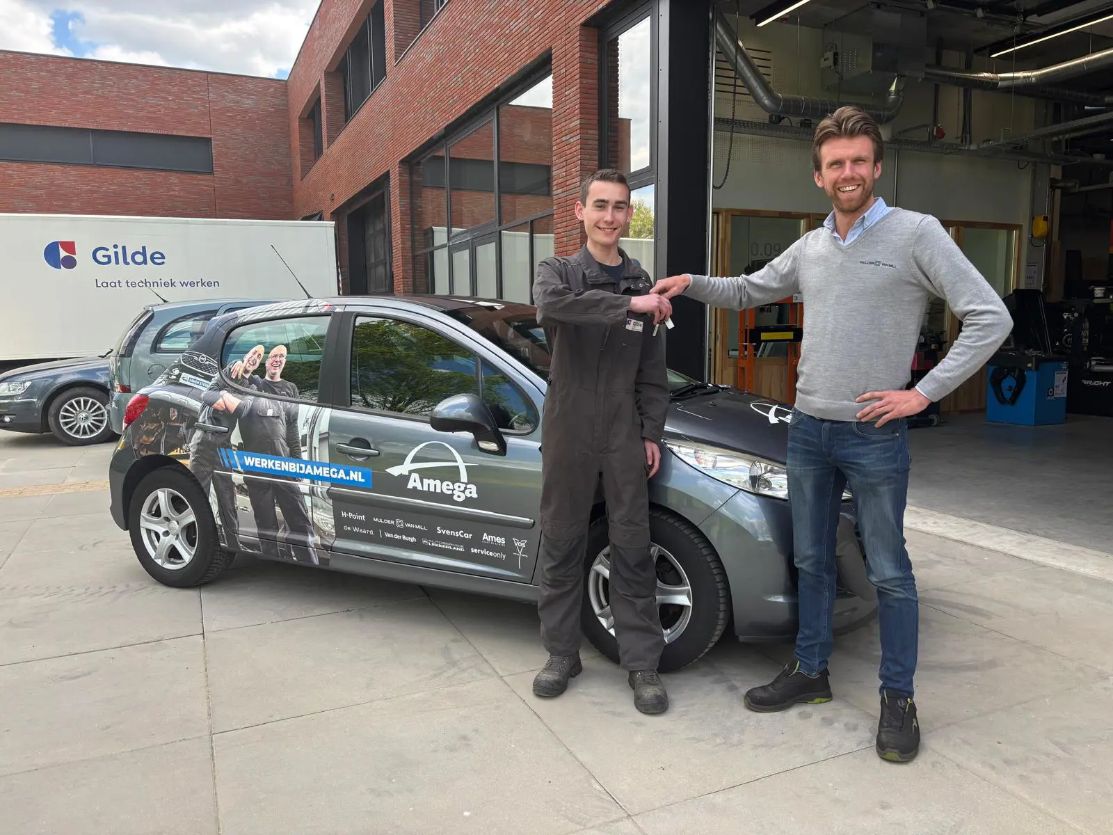 Amega doneert Peugeot 207 aan Gilde Vakcollege Techniek